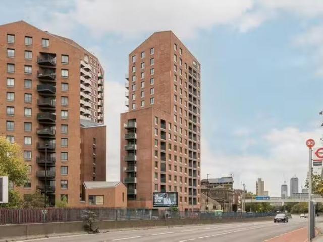 Studio flat for rent in Gillender Street, River Apartments, E3