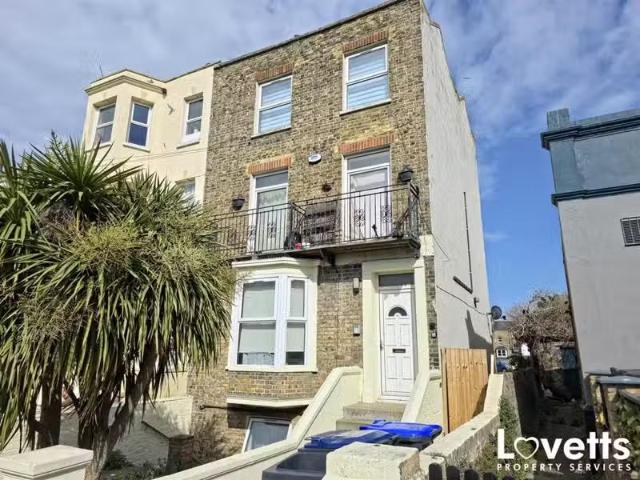 Studio flat for rent in Godwin Road, Cliftonville, Margate, CT9