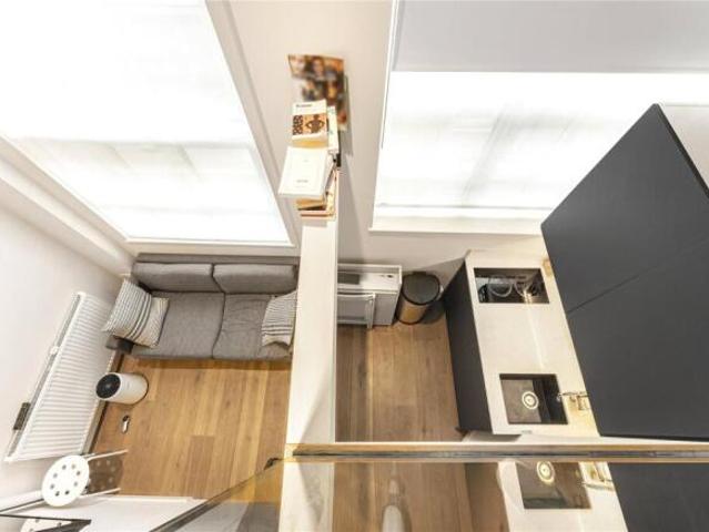 Studio flat for rent in Golden Square, London, W1F