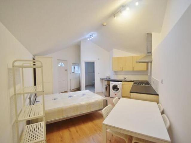 Studio flat for rent in Golders Green Crescent, Golders Green, NW11