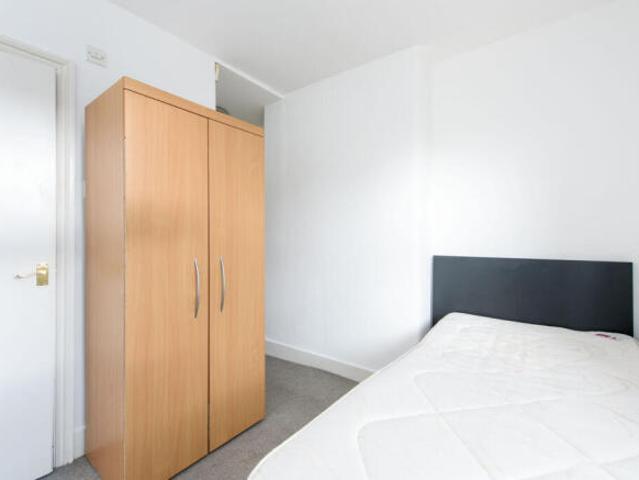 Studio flat for rent in Golders Green Road, Golders Green, London, NW11