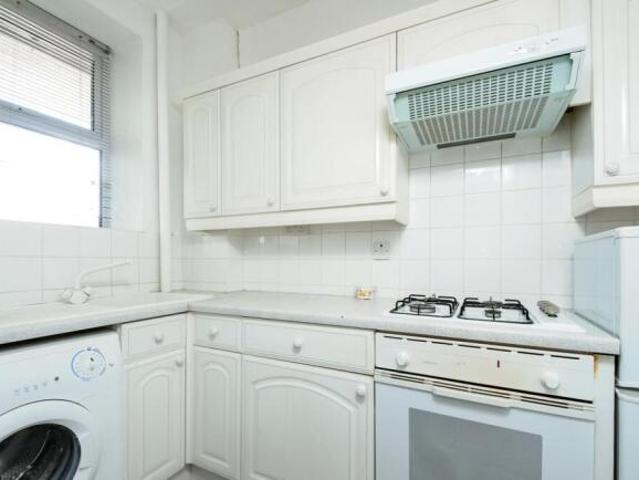 Studio flat for rent in Goldhawk Road, London, W12