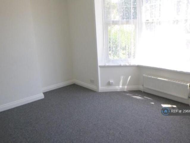 Studio flat for rent in Gordon Road, Bournemouth, BH1