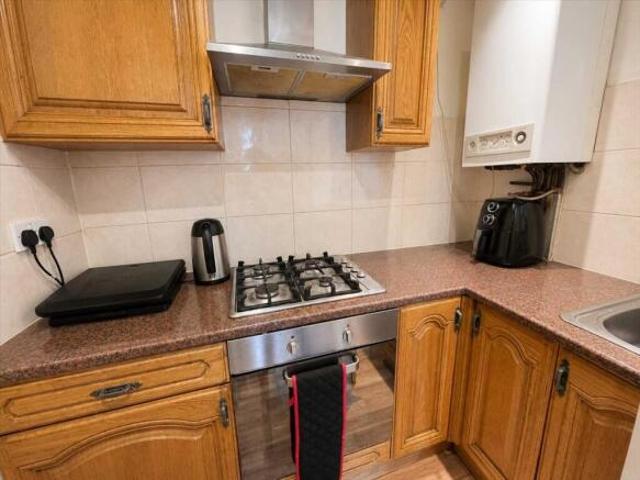 Studio flat for rent in Gordon Road, Ealing, W5