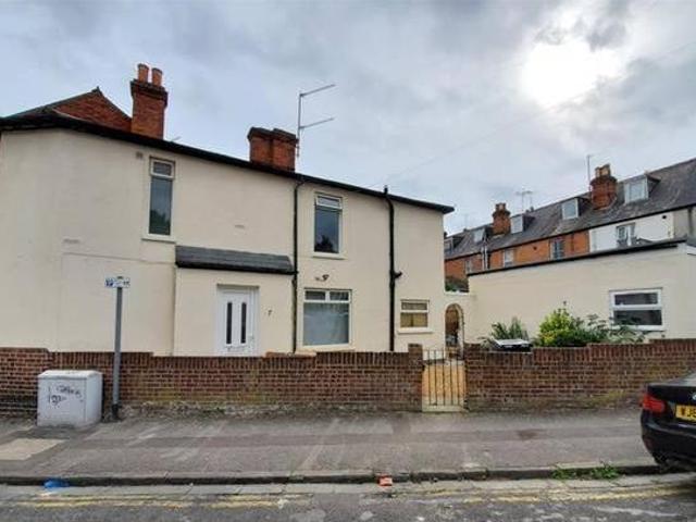Studio flat for rent in Gower Street Reading RG1 7PE RG1