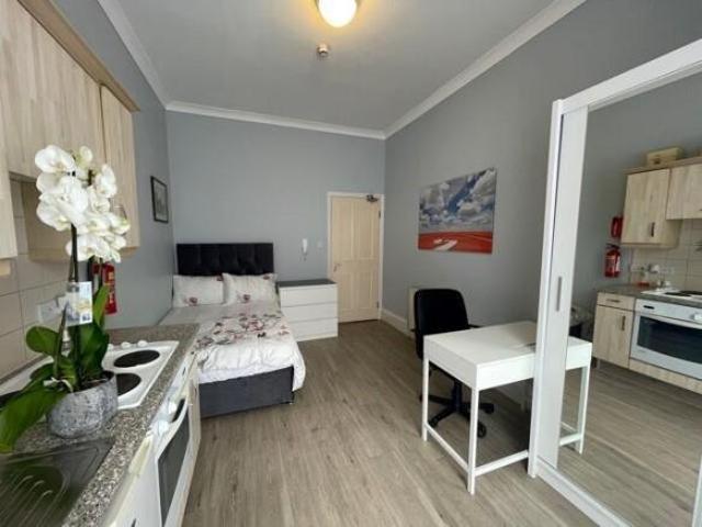 Studio flat for rent in Gloucester Place, Marylebone, London, NW1