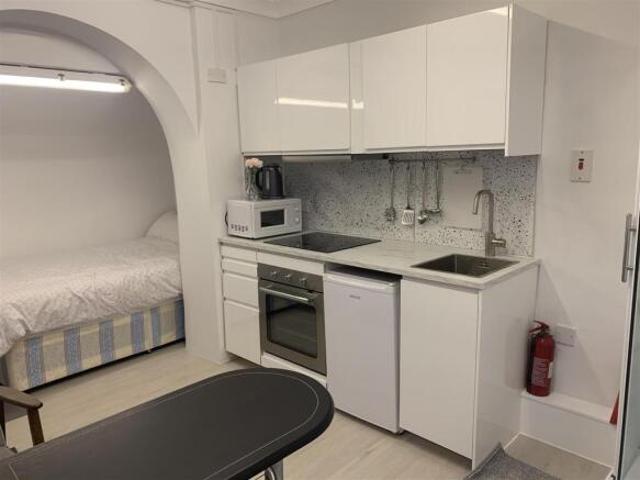 Studio flat for rent in Gloucester Place, Marylebone, London, NW1