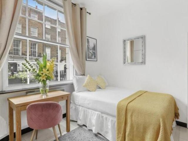 Studio flat for rent in Gloucester Place, London, NW1