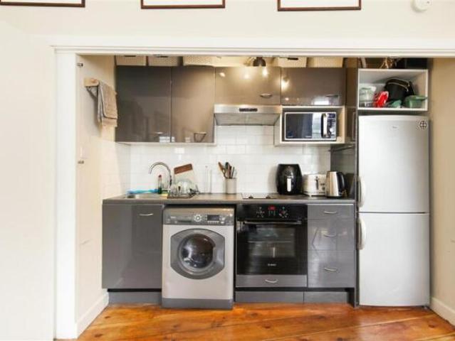 Studio flat for rent in Gloucester Road, SW7
