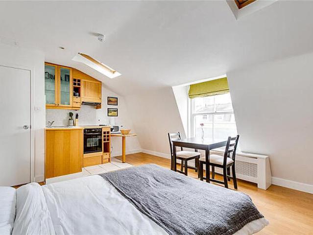 Studio flat for rent in Gloucester Street, Pimlico, London SW1V