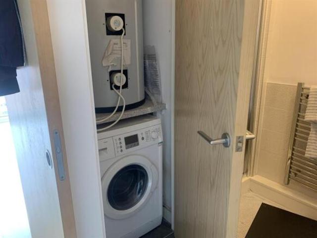 Studio flat for rent in Glass Wharf, Bristol, BS2