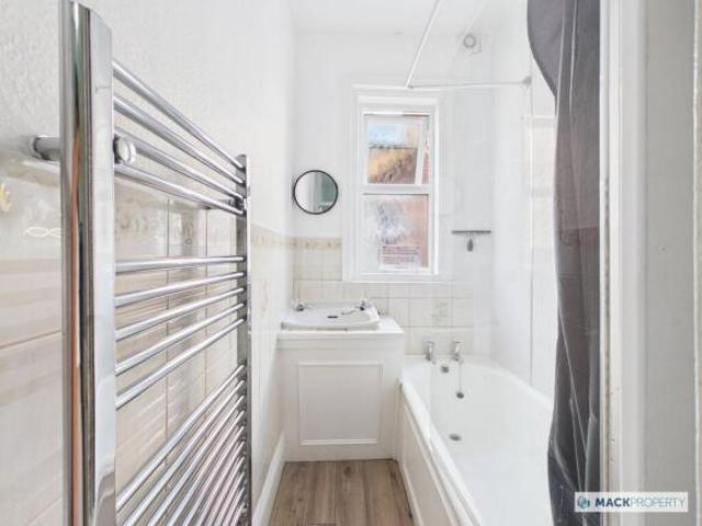 Studio flat for rent in Glencairn Park Road, Cheltenham, GL50