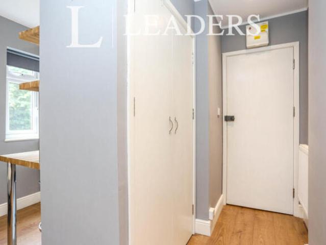 Studio flat for rent in Glensdale Road, London, SE4