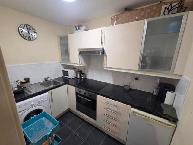 Studio flat for rent in Glyn Avenue, Barnet, North London, EN4