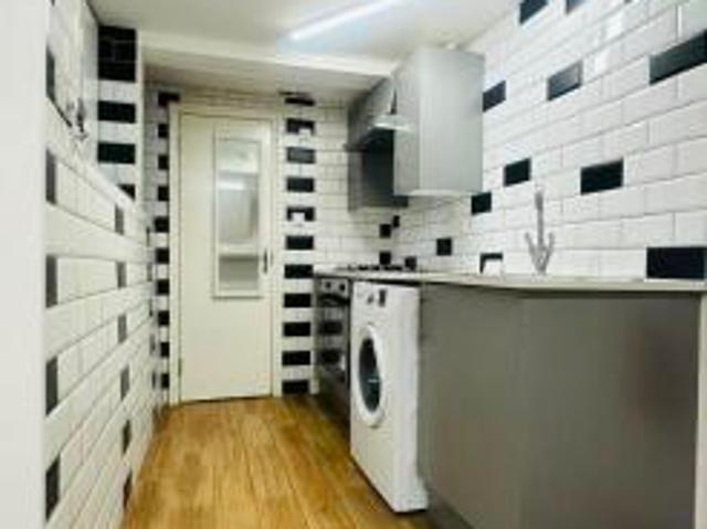 Studio flat for rent in Grove Green Road, London, E11