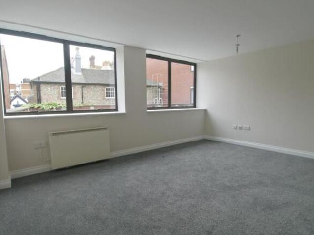 Studio flat for rent in Grove Road, Eastbourne, BN21