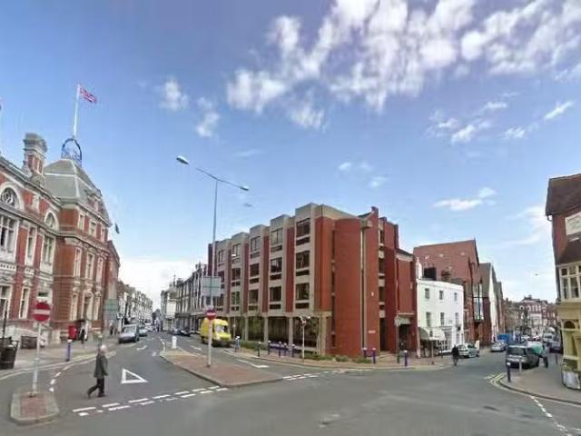 Studio flat for rent in Grove Road, Eastbourne, BN21