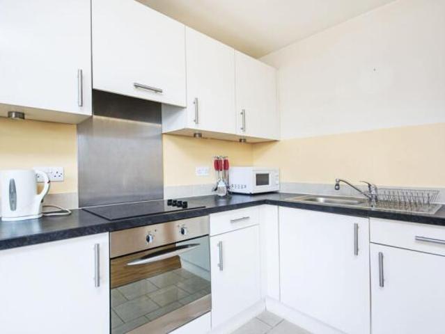 Studio flat for rent in Greyhound Hill, Hendon, London, NW4
