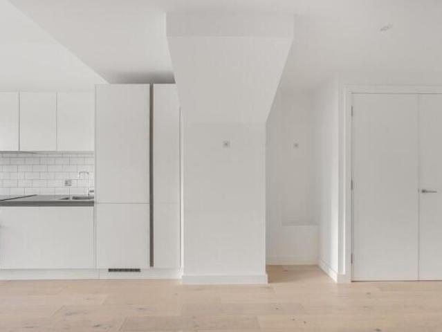 Studio flat for rent in Great West Road, London, TW8