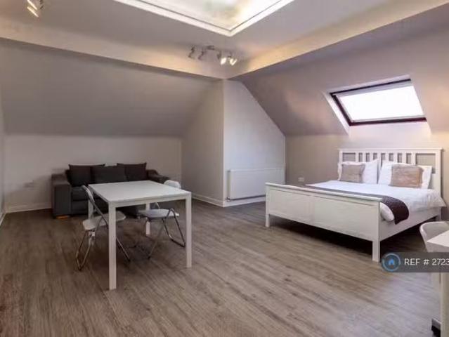 Studio flat for rent in Great Shelford, Cambridge, CB22