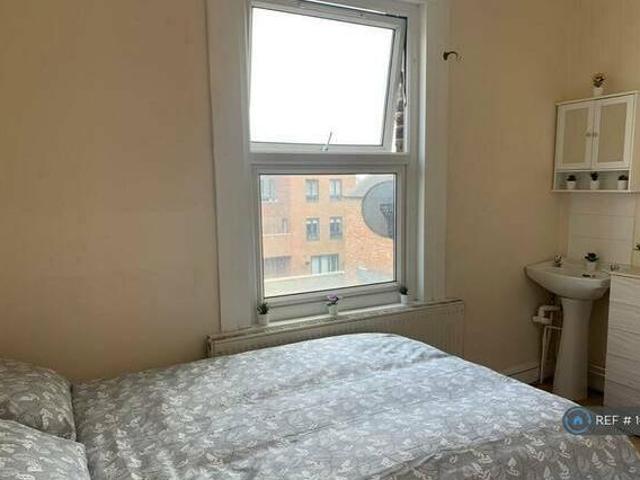 Studio flat for rent in Green Lanes London N8