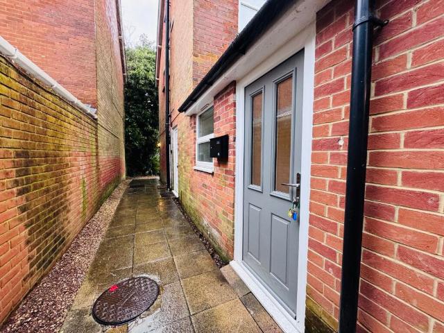 Studio flat for rent in Greenbanks, 16 Cliddesden Road, Basingstoke, Hampshire, RG21