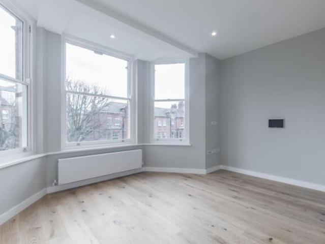 Studio flat for rent in Greencroft Gardens, NW6