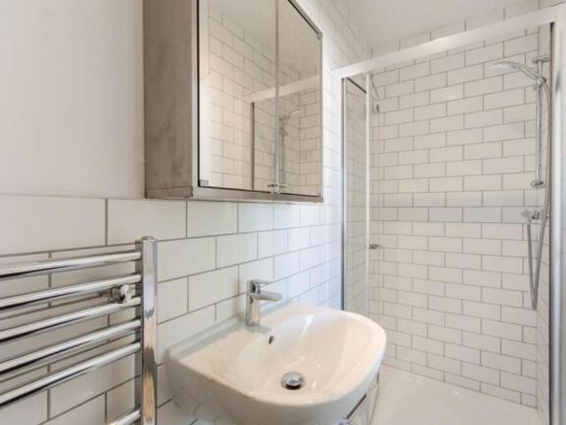 Studio flat for rent in Greenford Road, Greenford, UB6