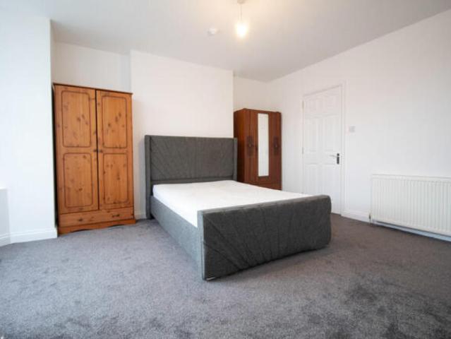 Studio flat for rent in Gregory Boulevard, Hyson Green, NG7