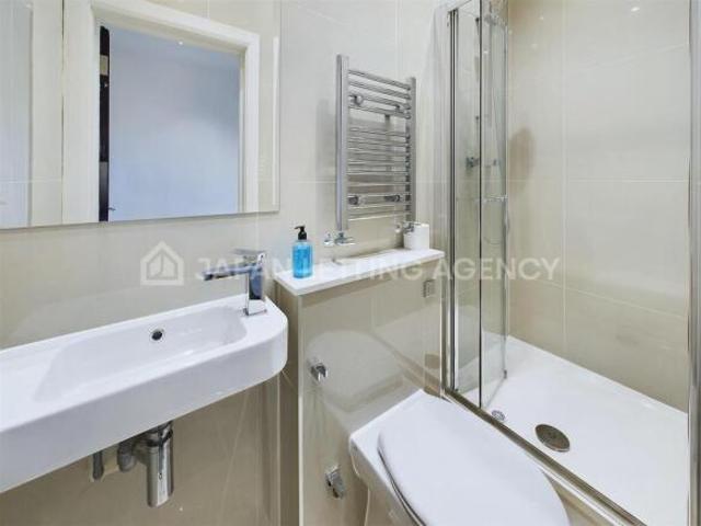 Studio flat for rent in Gunnersbury Lane, Acton, W3