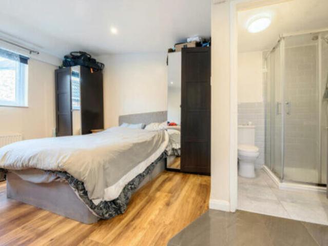 Studio flat for rent in Guildford, GU2