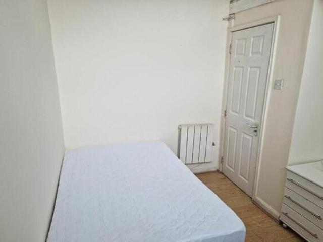 Studio Flat For Rent In Guildford House, Guildford Street