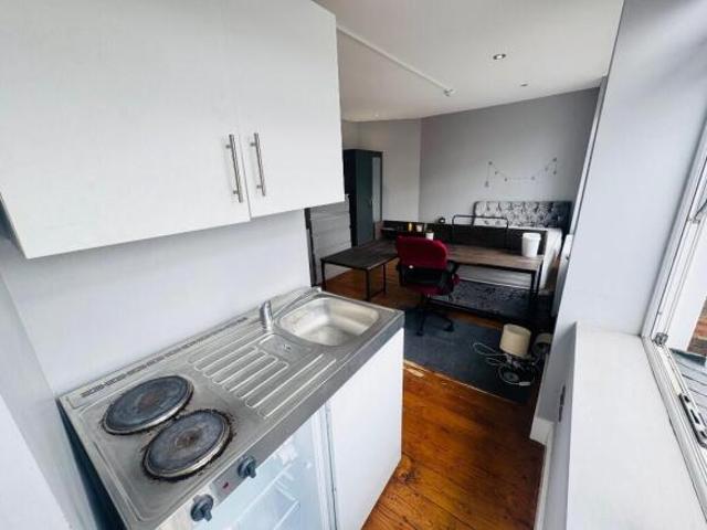 Studio flat for rent in Guildford Street, Luton, Bedfordshire, LU1