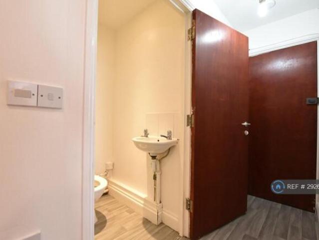 Studio flat for rent in Guildford Street, Luton, LU1