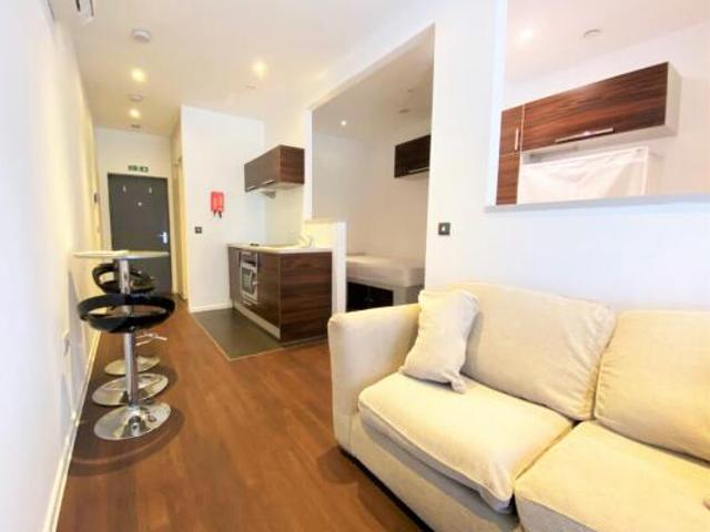 Studio flat for rent in Guildford Park Road, Guildford, GU2