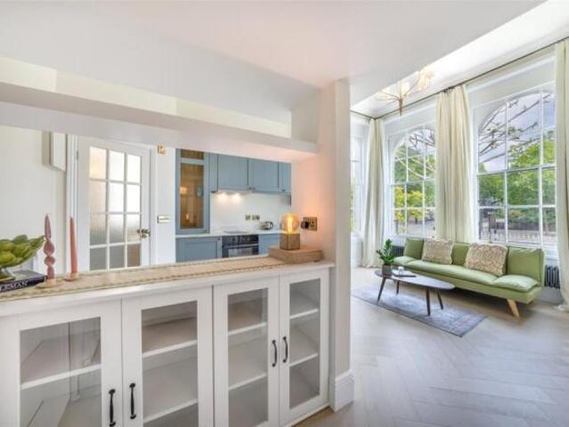 Studio flat for rent in Hamilton Terrace, St John's Wood, London, NW8