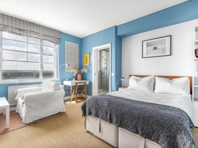 Studio flat for rent in Hamlet Gardens, London, W6