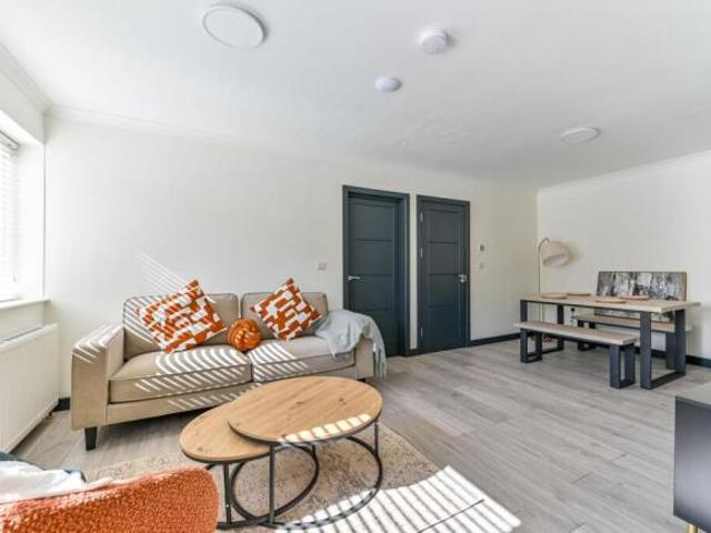 Studio flat for rent in Hampton Road, Twickenham, TW2