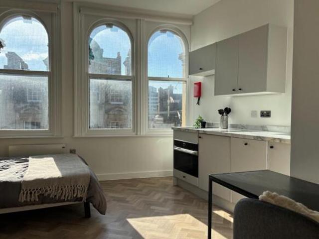 Studio flat for rent in Hanover House, BS1