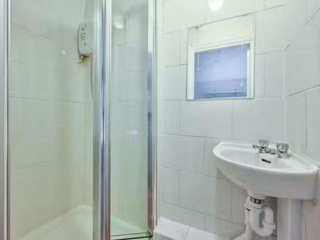 Studio flat for rent in Hackney Road, Hackney, London, E2