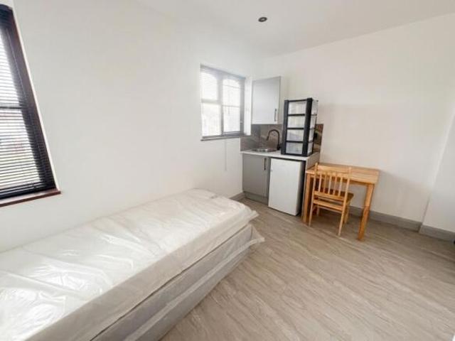Studio flat for rent in Halfway Street, Sidcup, DA15