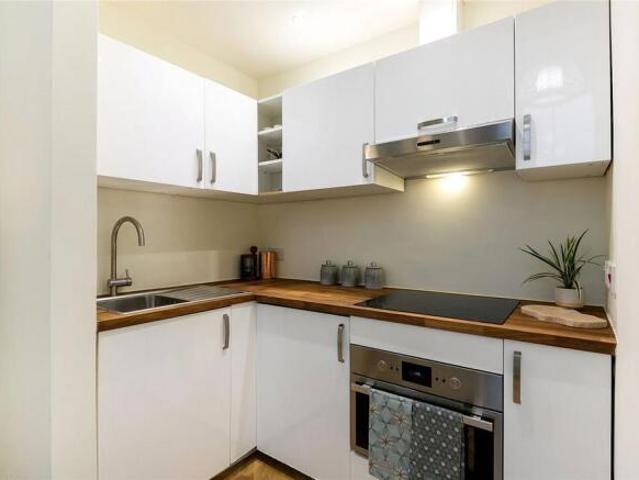 Studio flat for rent in Hallam Street, Fitzrovia, London, W1W