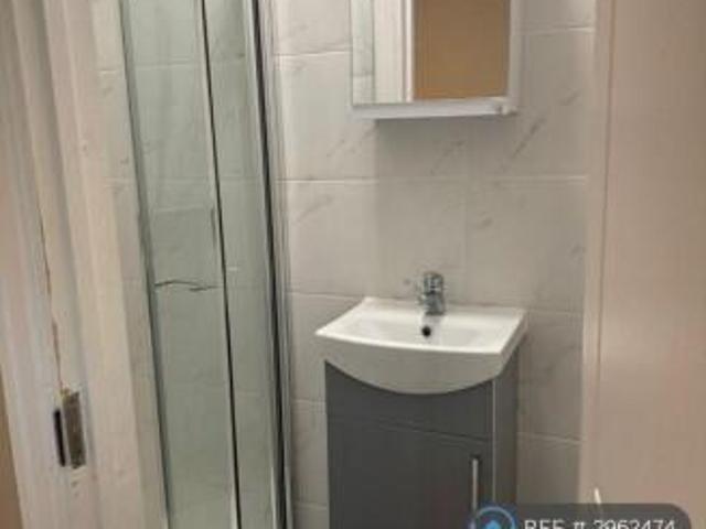 Studio flat for rent in Hallswelle Road, London, NW11