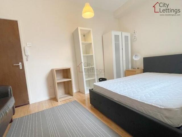 Studio flat for rent in Hartley Road, Radford, NG7