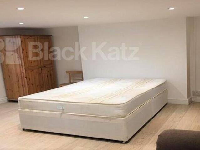 Studio flat for rent in Harewood Avenue, Marylebone NW1