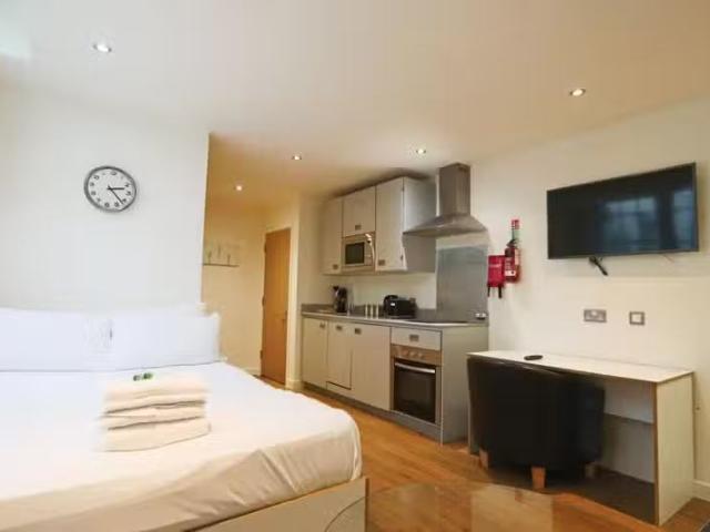 Studio flat for rent in Harford House, Frogmore Street, Bristo.