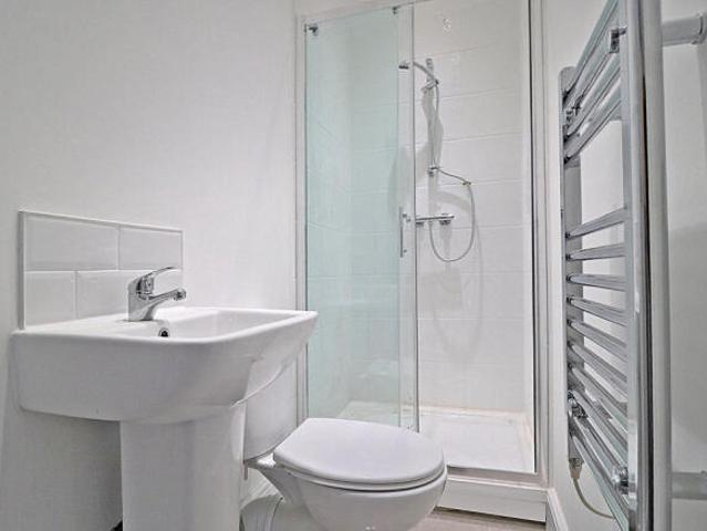 Studio flat for rent in Harpur House Bedford MK40