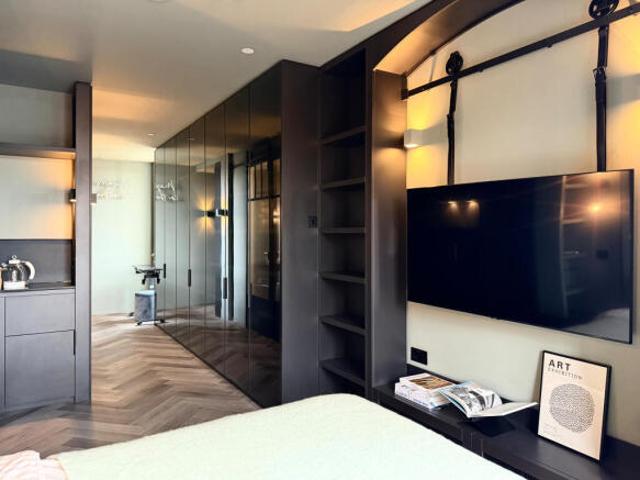 Studio flat for rent in Haydon Way, Wandsworth, London, SW11