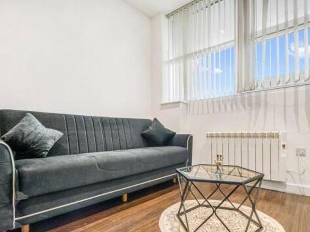Studio Flat For Rent In Hayes, Greater London