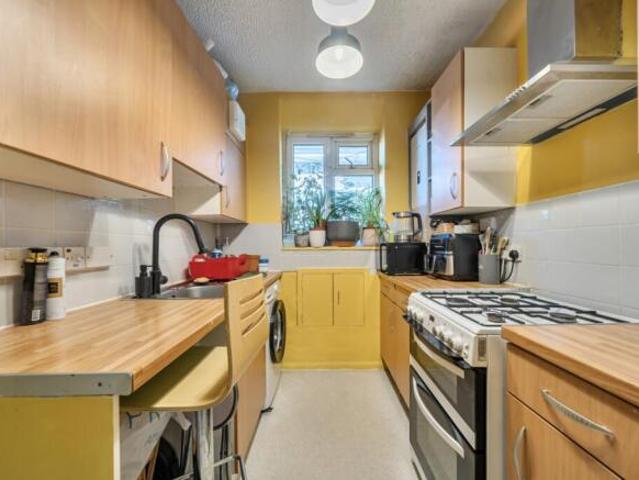 Studio flat for rent in Haymerle Road London SE15